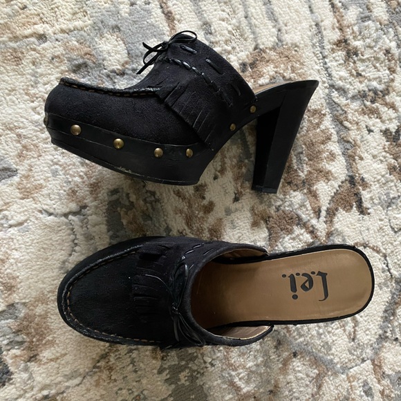lei | Shoes | Vintage Lei 9s Platform High Heel Clogs Faux Suede Fringe ...